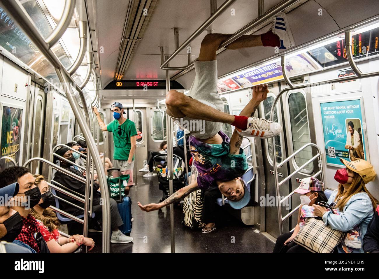 Subway new york dancing hi-res stock photography and images - Alamy