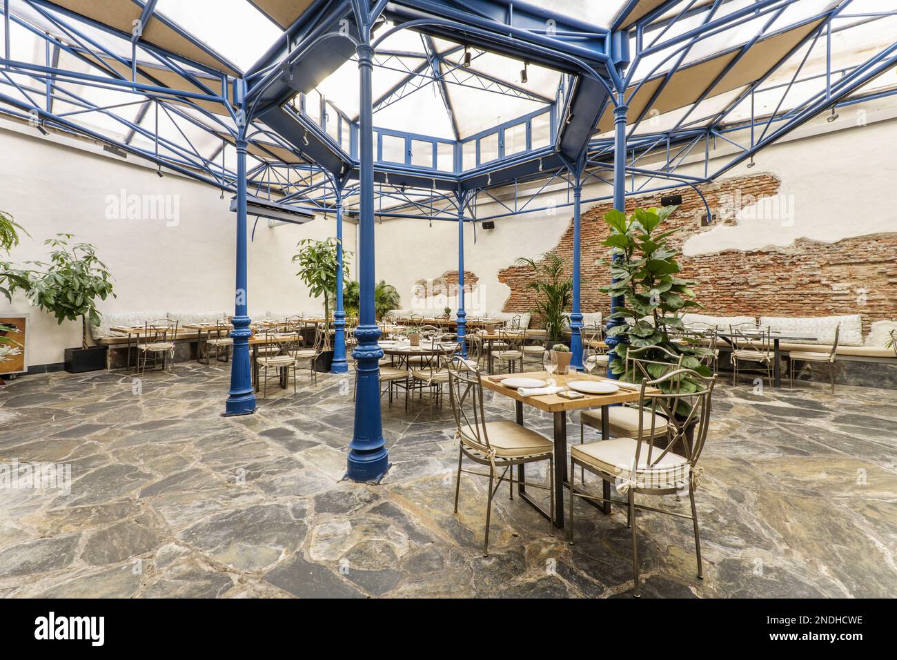 Hall of a restaurant with high ceilings with a translucent ceiling ...