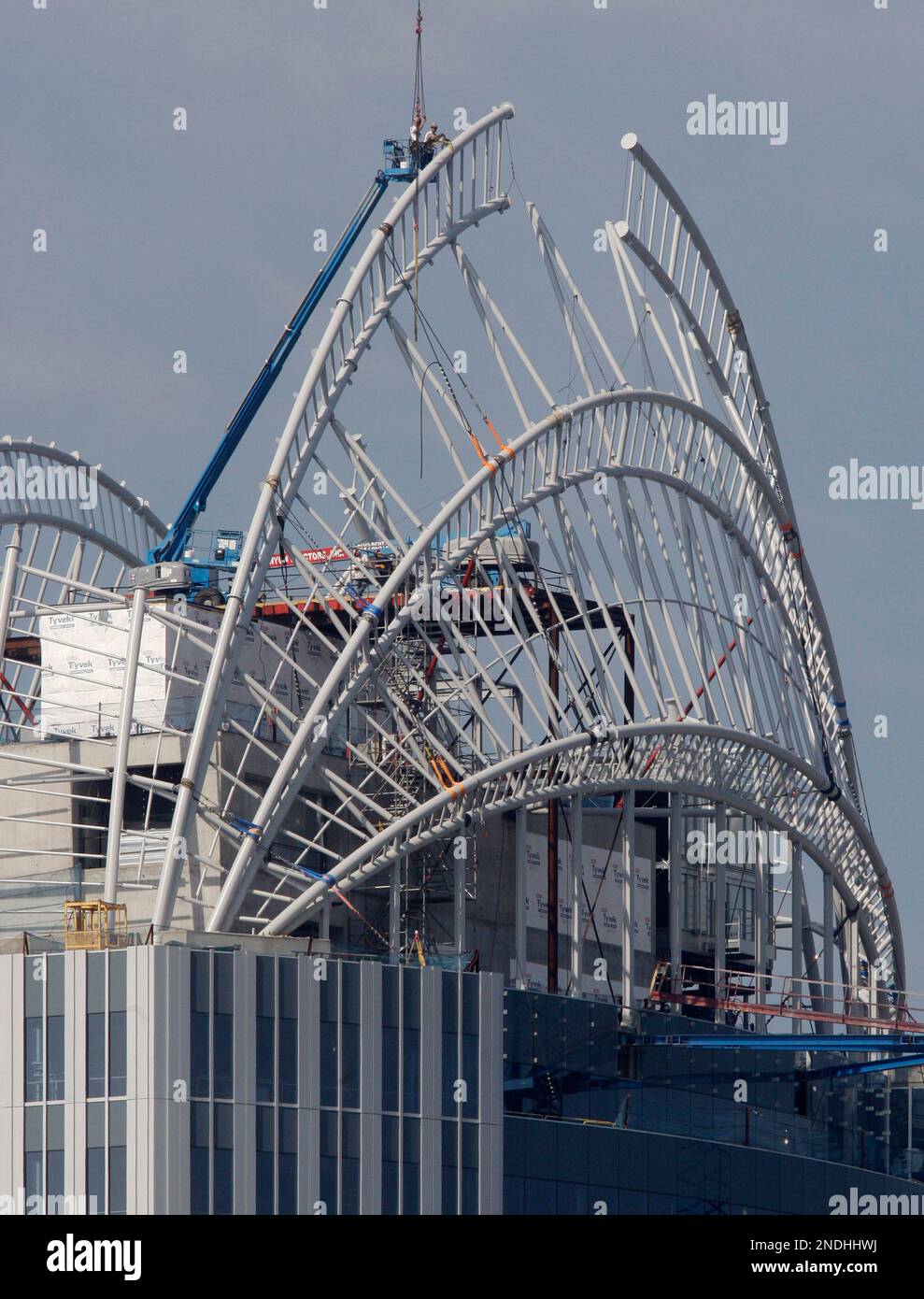 Work continues on the tiara being built atop the 41 story Great ...
