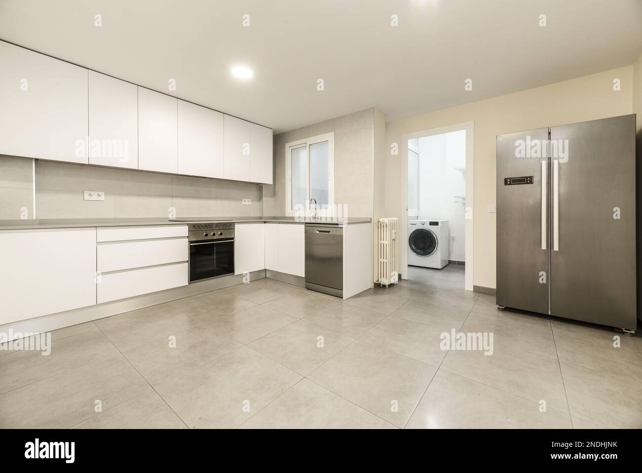 Dining room modern timber floors hi-res stock photography and images ...