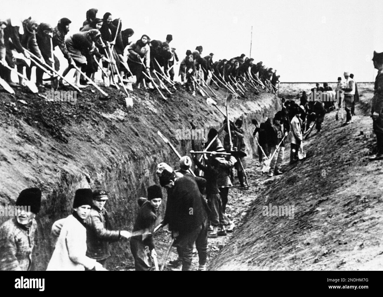 An army of Romanian civilians, men and women, both young and old ...