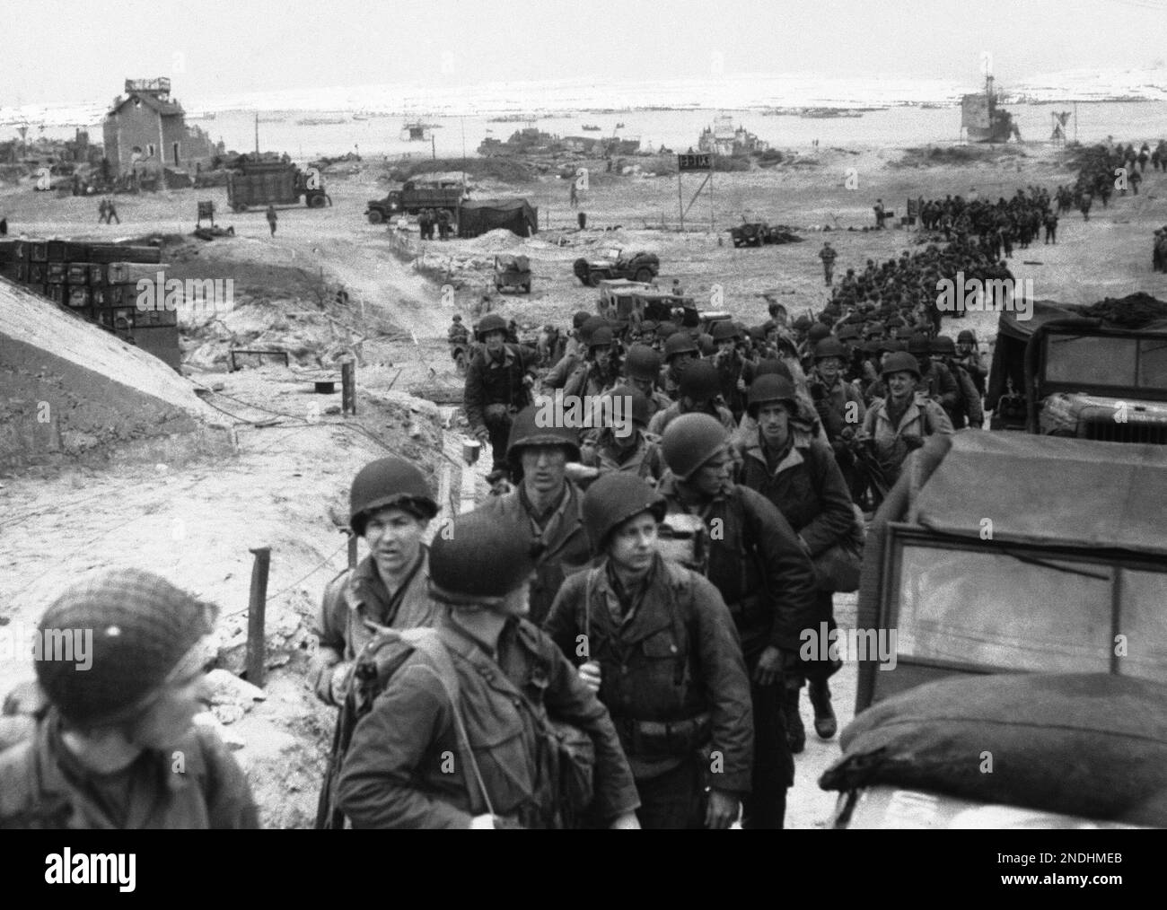 American troops arrive on the Normandy beachhead in France, on June 16 ...
