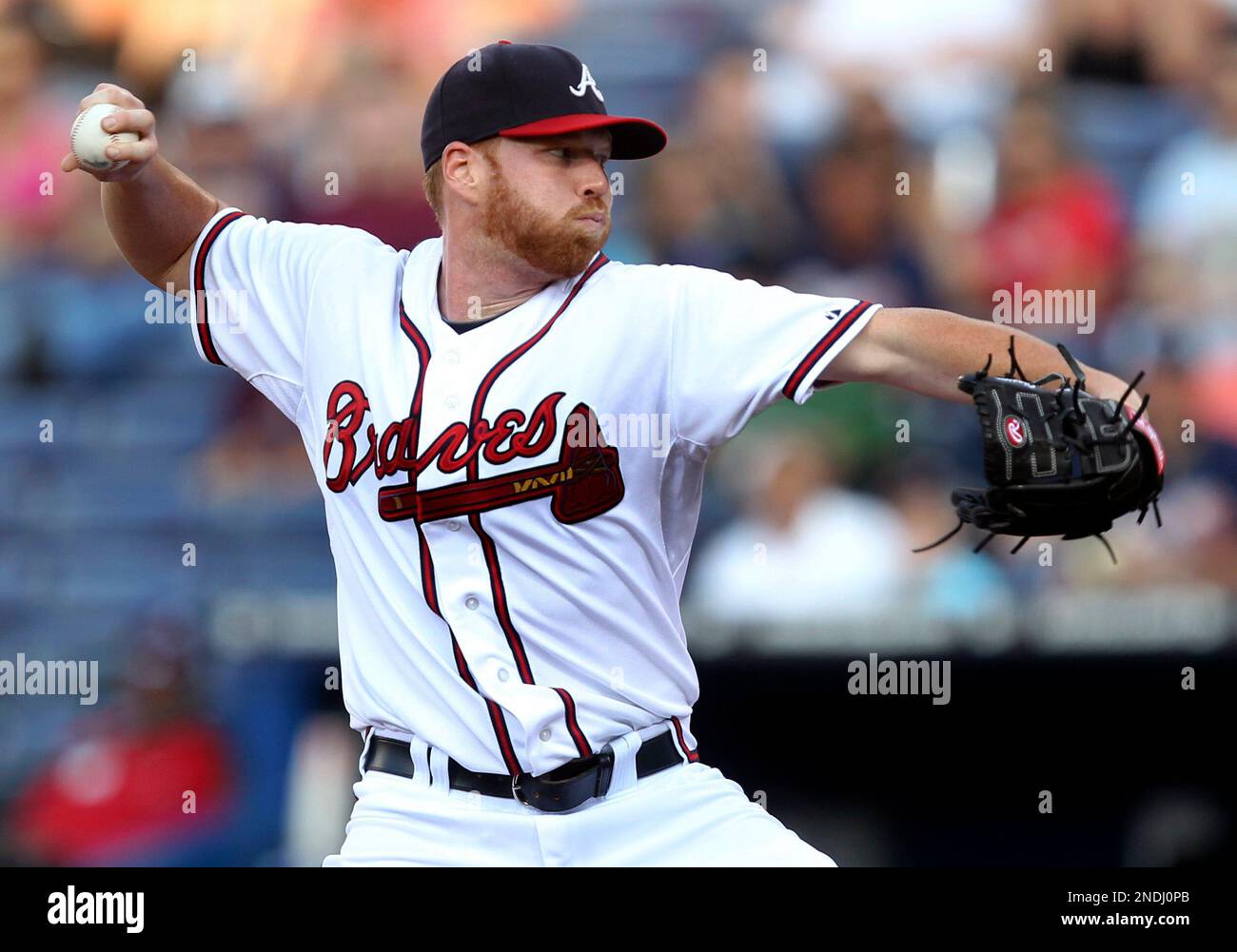Atlanta Braves starting pitcher Tommy Hanson (48) works in the first ...