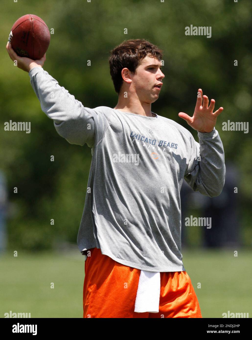 Chicago Bears quarterback Dan LeFevour throws a pass during football ...
