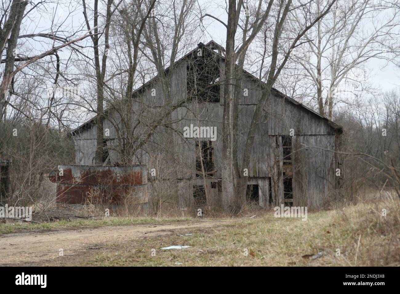 Old Missouri barn on a farm from days gone bye Stock Photo - Alamy