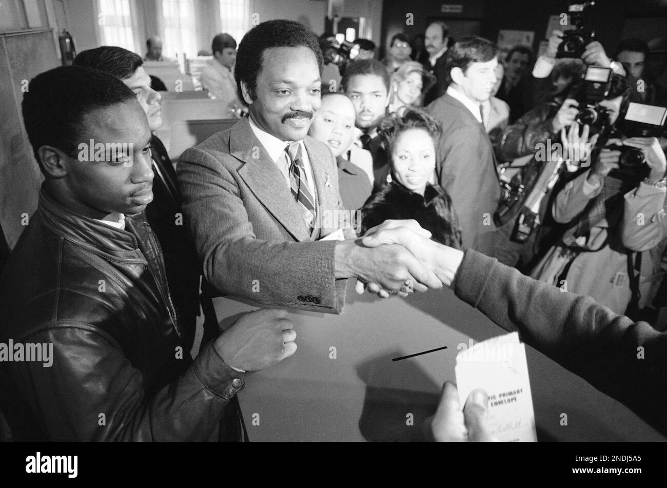Democratic presidential hopeful Jesse Jackson shakes hand with an ...