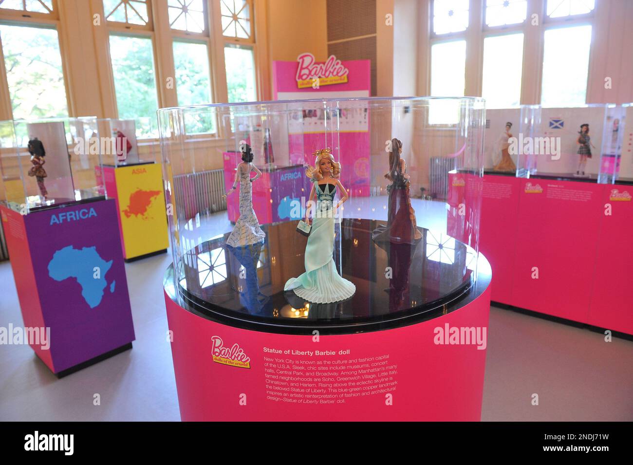 Barbie Collector celebrates the 30th anniversary of their Dolls of the ...