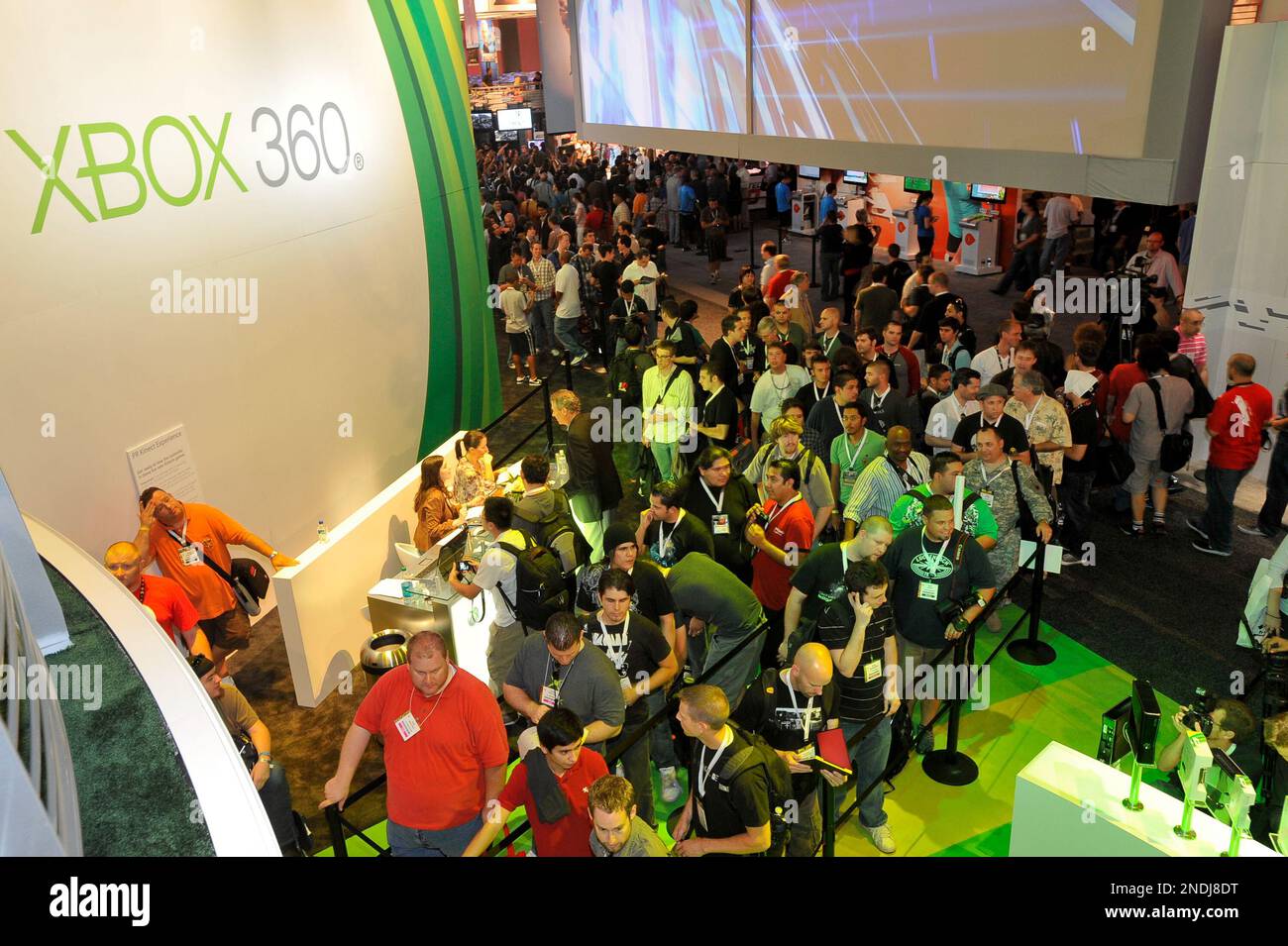 LOS ANGELES - JUNE 15: A general view of atmosphere at the Xbox booth ...