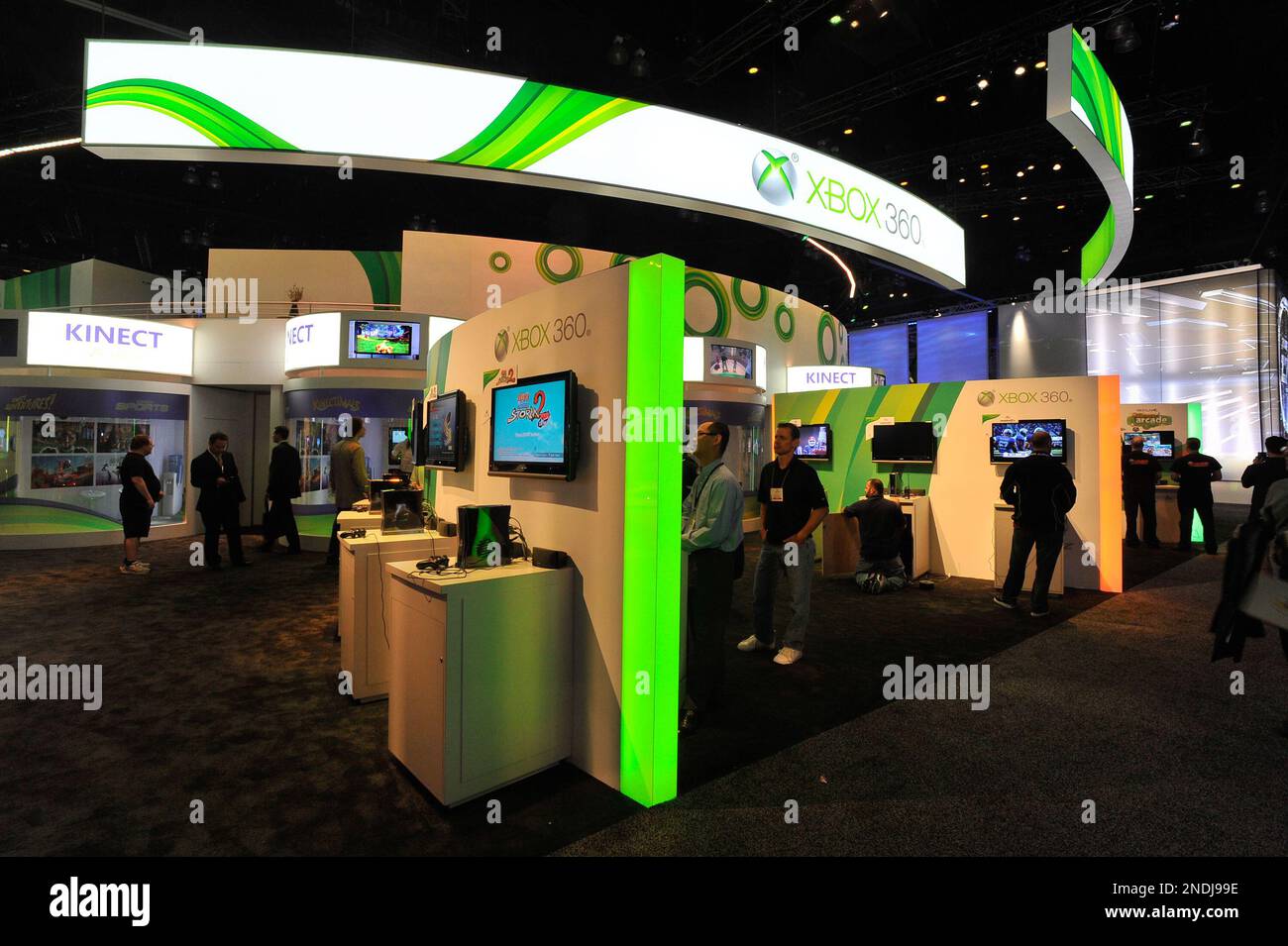 LOS ANGELES - JUNE 15: A general view of atmosphere at the Xbox booth ...