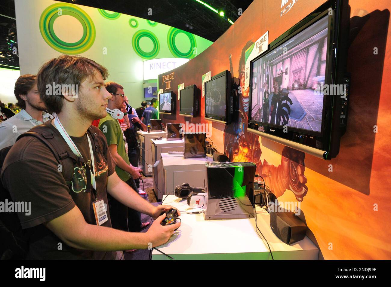 LOS ANGELES - JUNE 15: A general view of atmosphere at the Xbox booth ...
