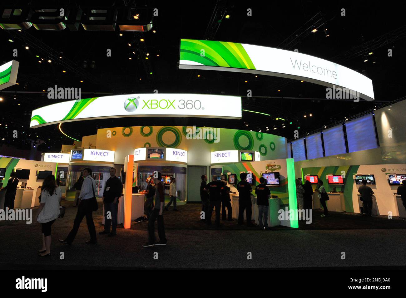 LOS ANGELES - JUNE 15: A general view of atmosphere at the Xbox booth ...