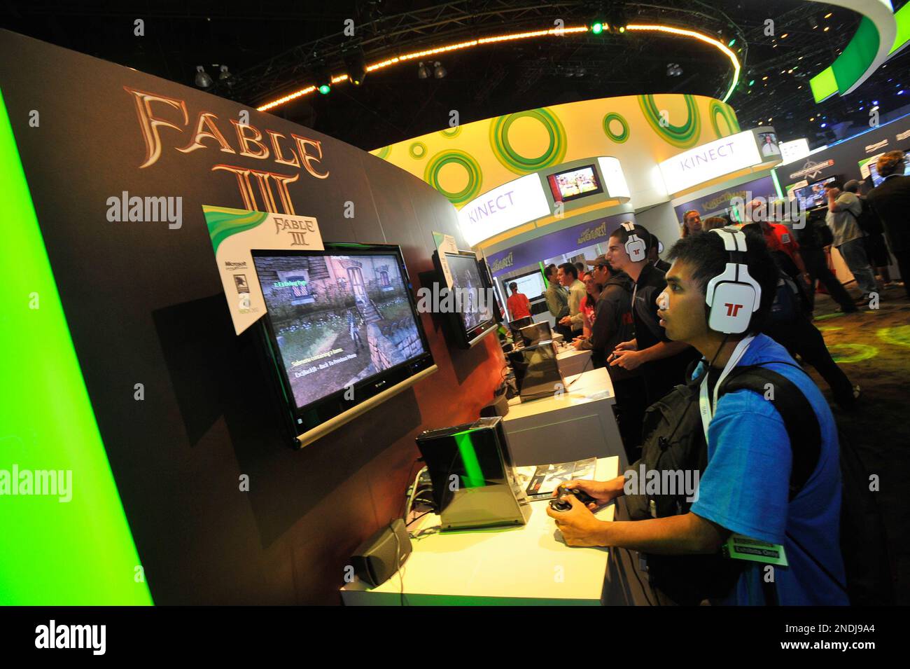 LOS ANGELES - JUNE 15: A general view of atmosphere at the Xbox booth ...