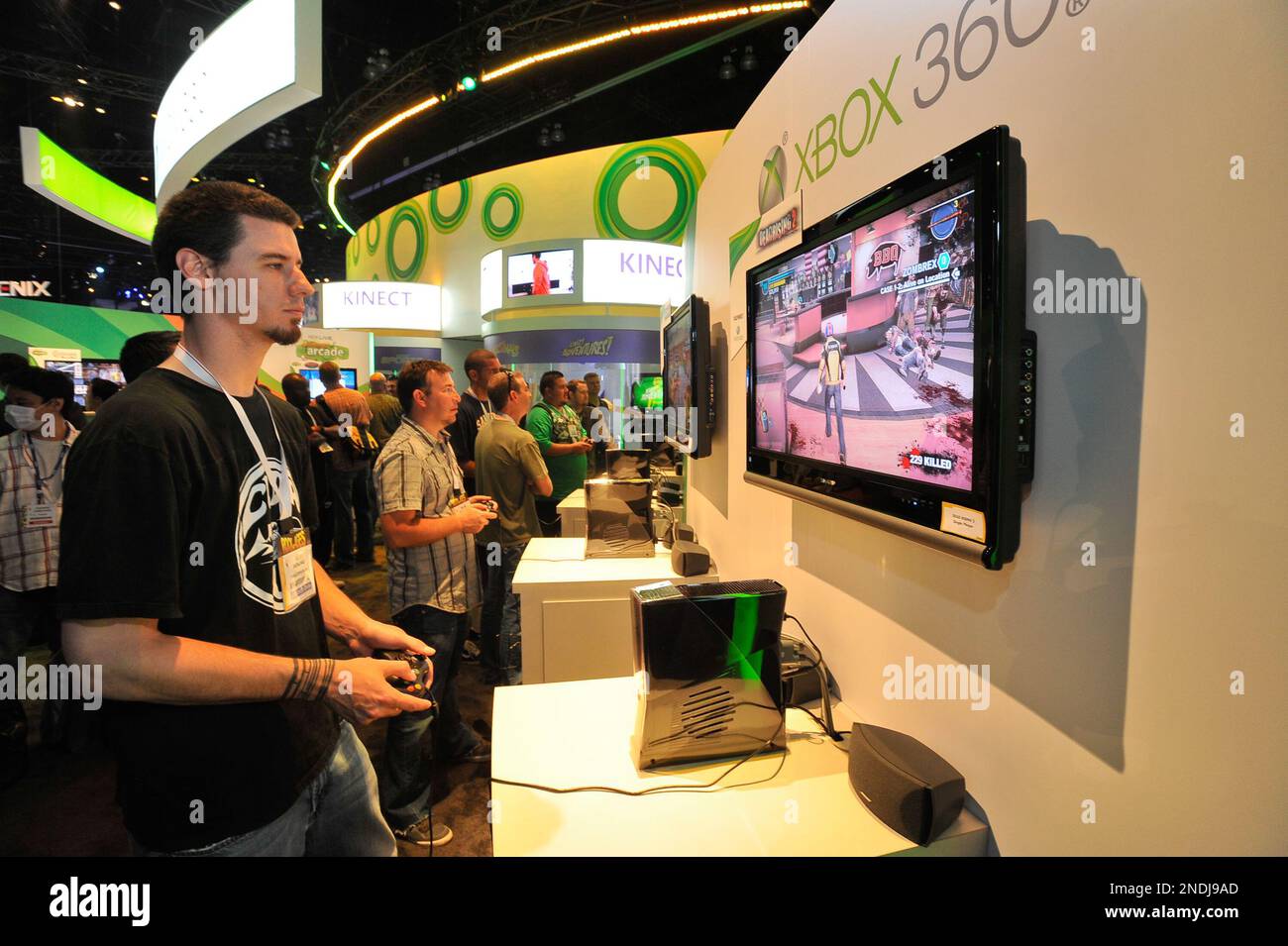 LOS ANGELES - JUNE 15: A general view of atmosphere at the Xbox booth ...