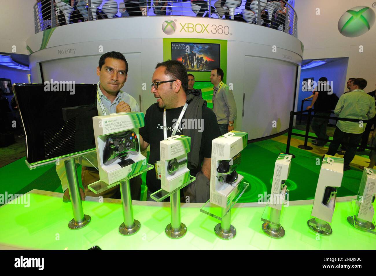 LOS ANGELES - JUNE 15: A general view of atmosphere at the Xbox booth ...