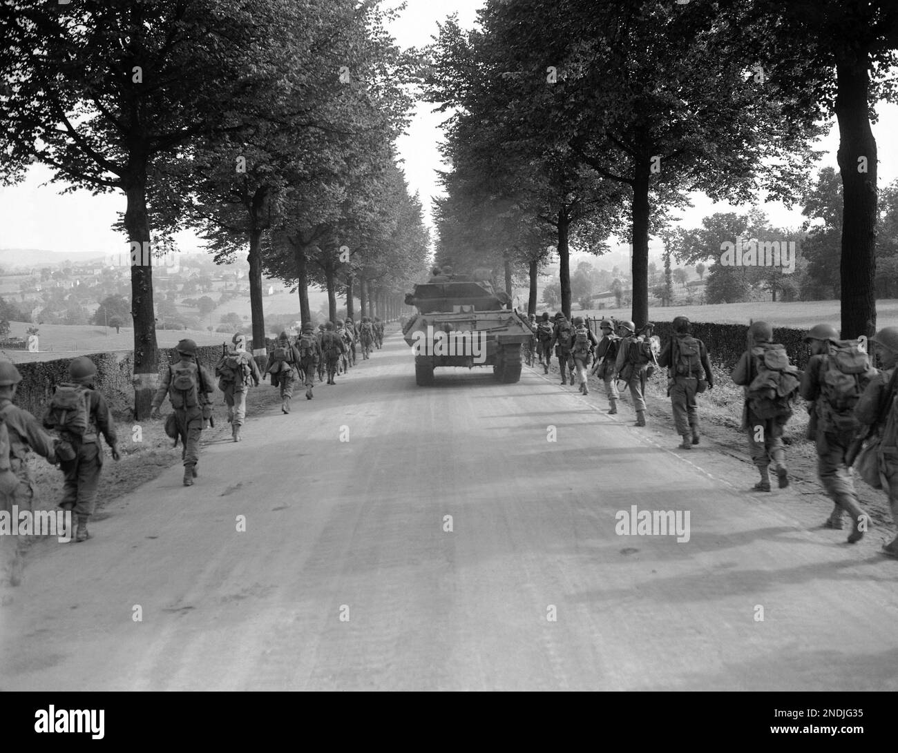 American soldiers and mechanized equipment move forward to the German ...