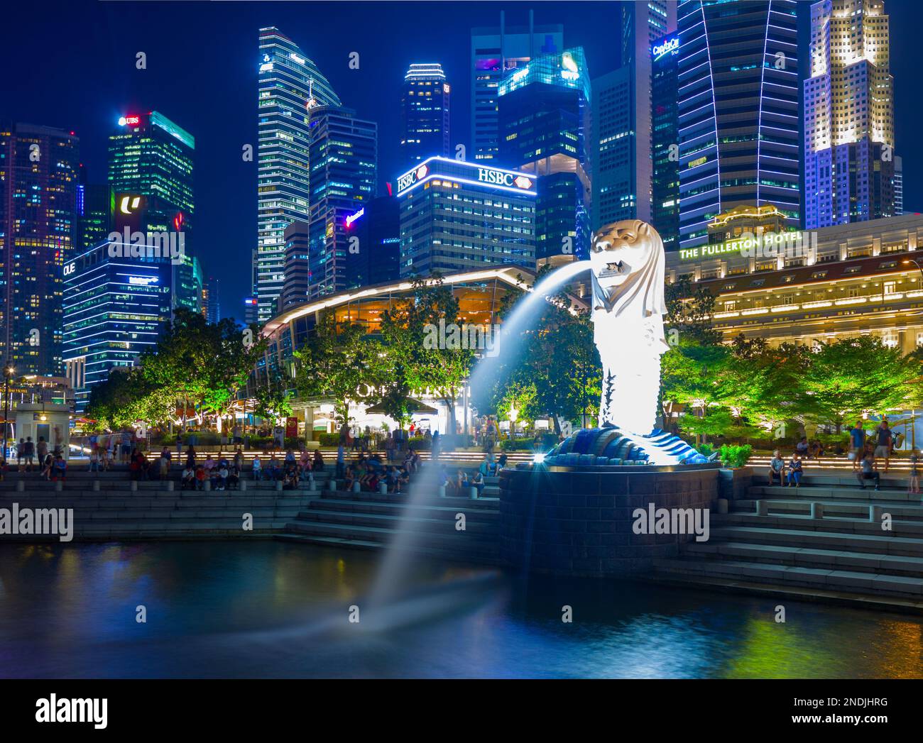 The Merlion, Singapore's national symbol, seen at Marina Bay by night ...