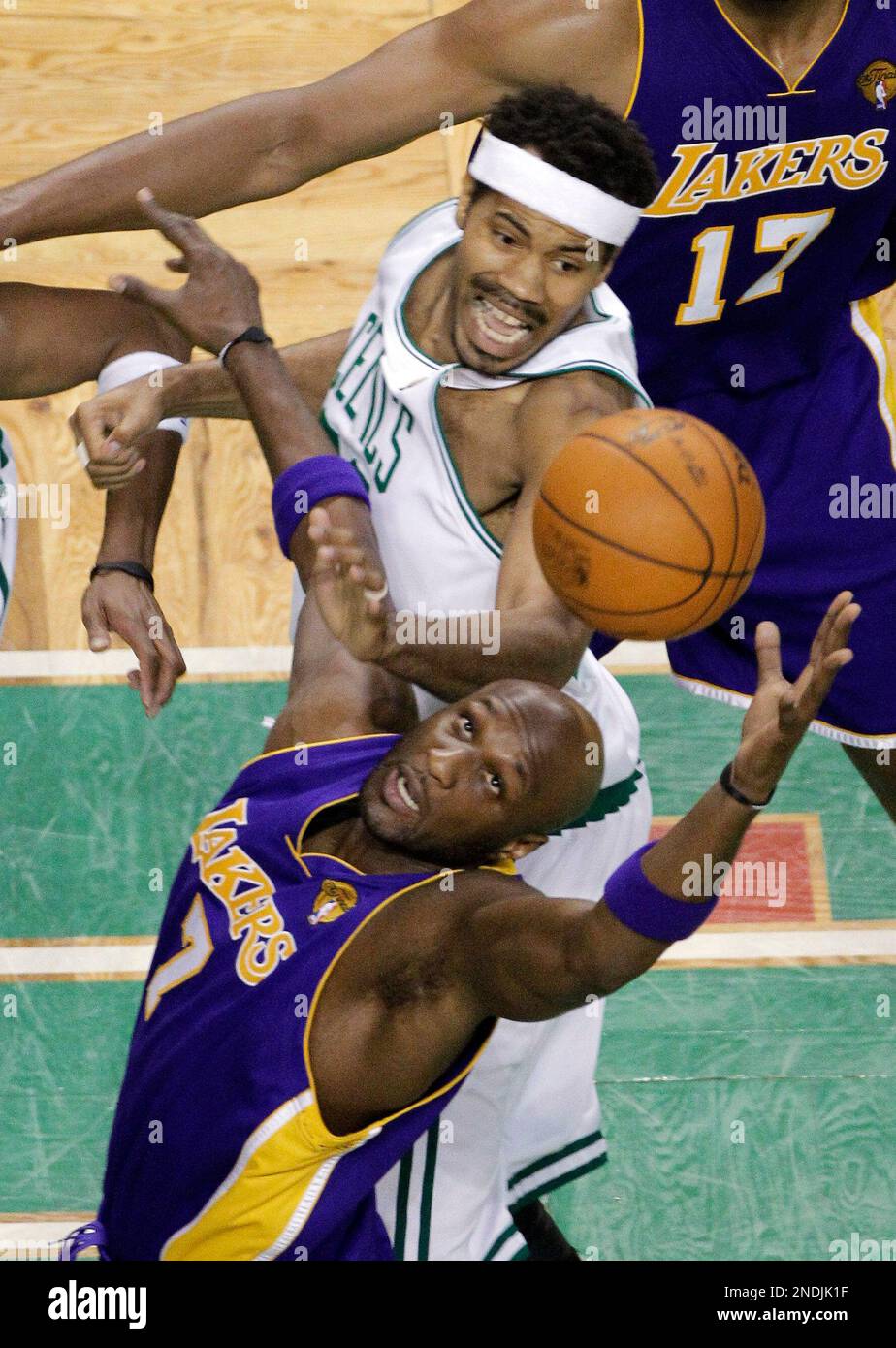 Los Angeles Lakers forward Lamar Odom (7) and Boston Celtics center ...