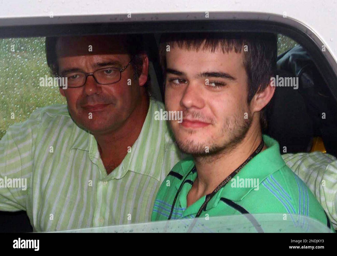 FILE - In this Dec. 7, 2007 file photo, Joran van der Sloot, right ...