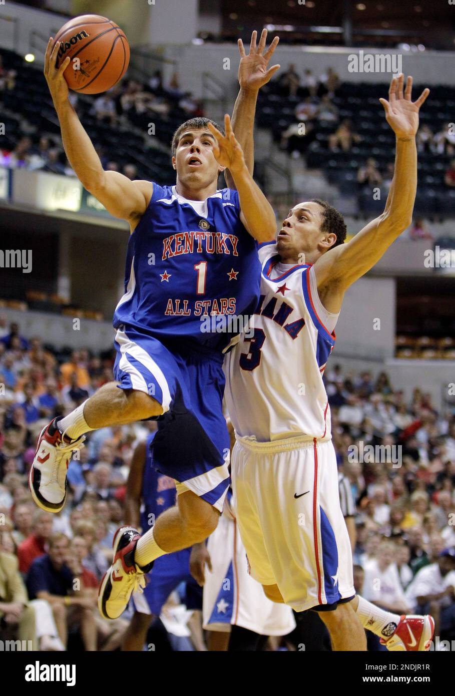 Kentucky's Elisha Justice, left, of Shelby Valley High School shoots in ...