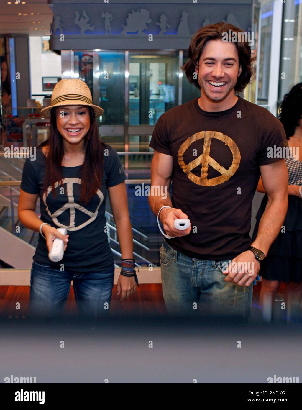 Ace Young, right, and Diana DeGarmo of the Broadway musical 'HAIR' and ...