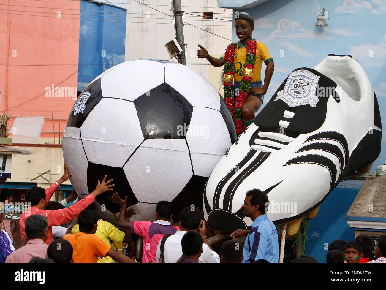 Pele Statue In India