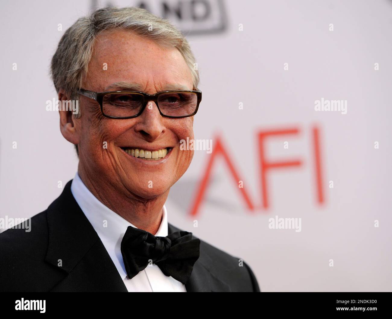Director Mike Nichols arrives at the AFI Lifetime Achievement Awards ...