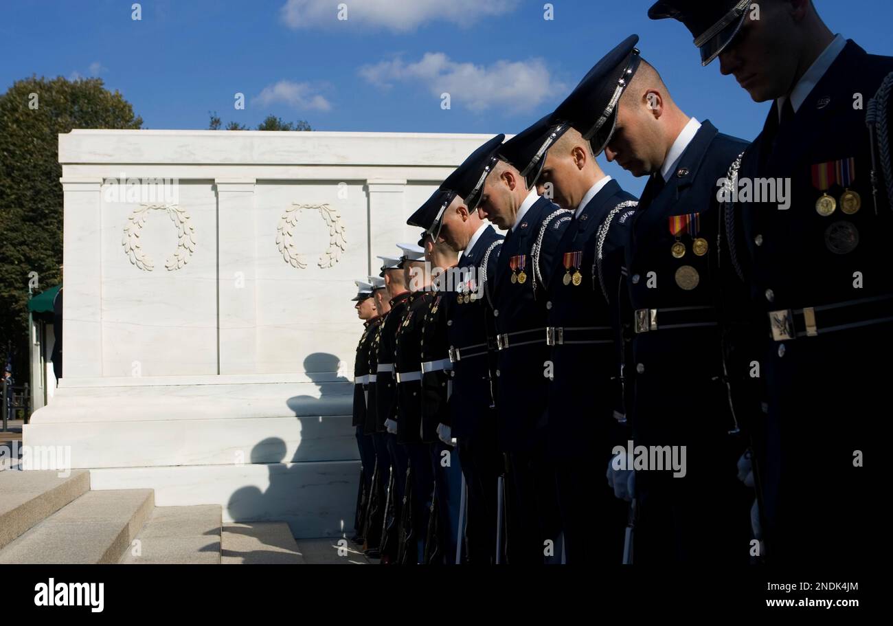 FILE - In this Nov. 11, 20007 file photo, honor guard members stand in ...