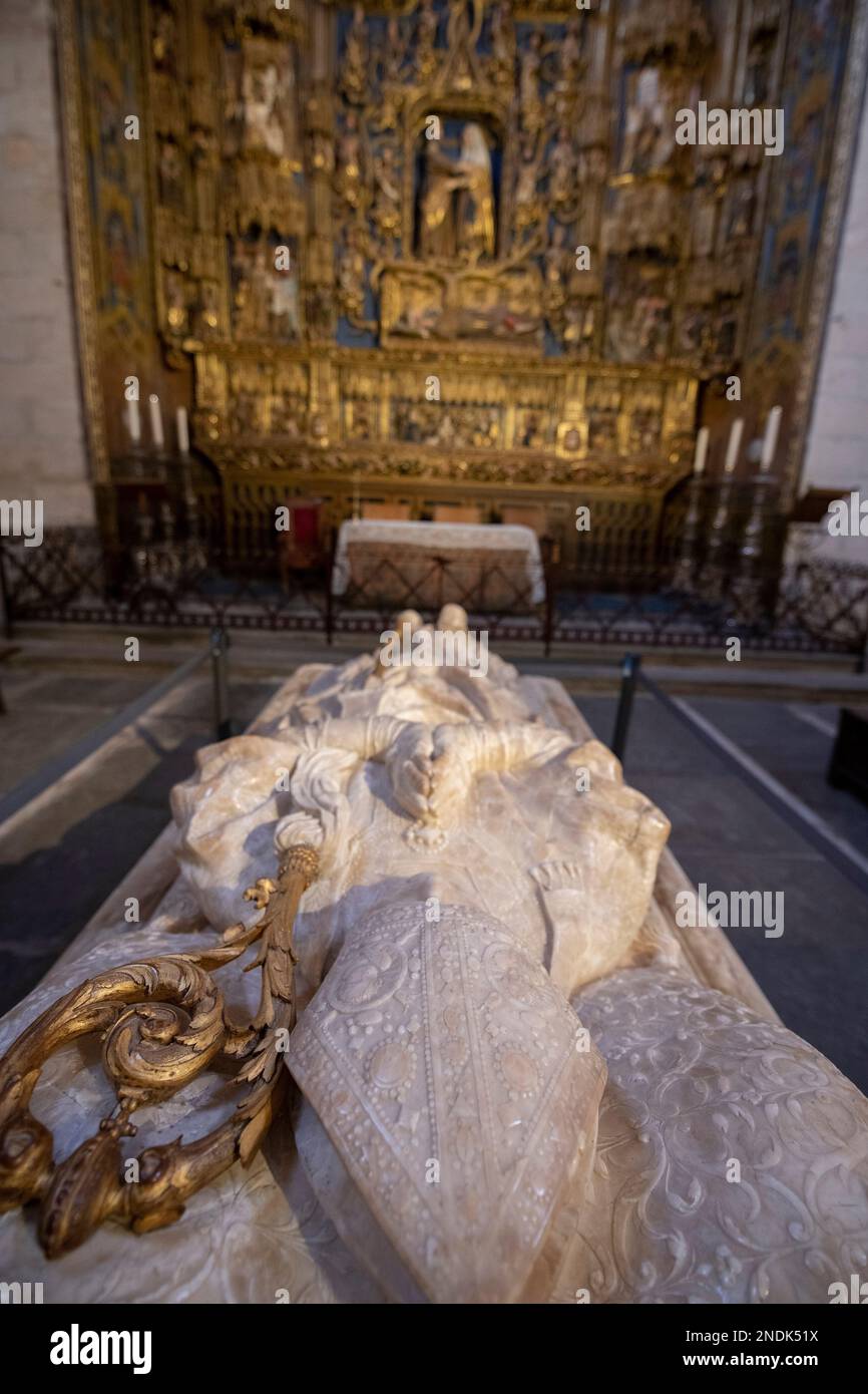 Alabaster tomb of Bishop Alonso Luis Osorio de Acuña with retable of ...
