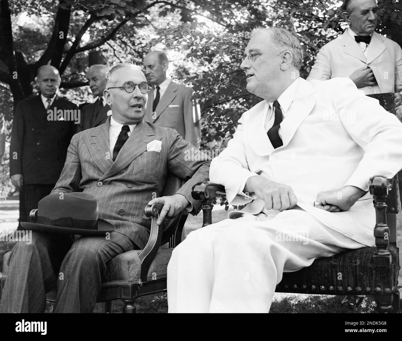 President Franklin D. Roosevelt, right, chats with Dr. Alfonso Lopez ...