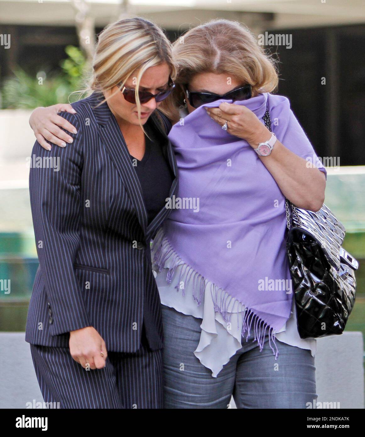 Kim Rothstein, left, wife of Scott Rothstein, walks out of federal ...