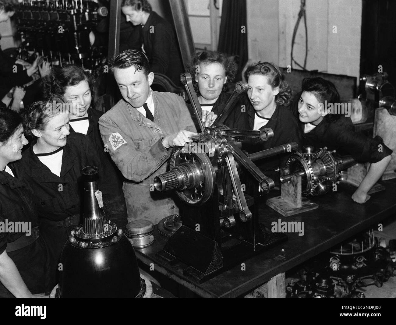 WREN air mechanics receiving instruction in the crankshaft assembly of ...