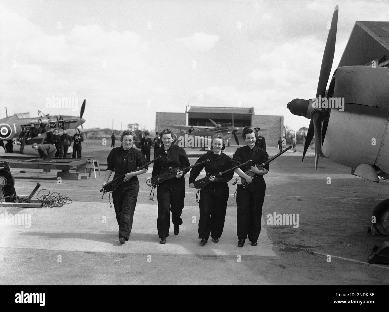 A quartet of WRENS carrying .303 Browning machine guns to the armoury ...