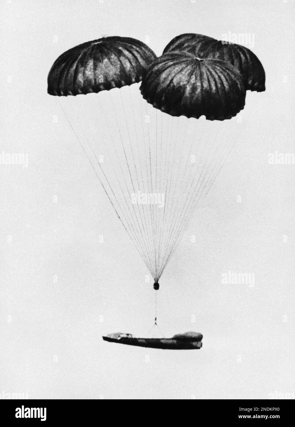 The airborne lifeboat equipped with an engine, and dropped by three ...