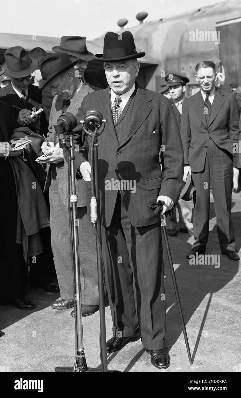 Canada‘s Prime Minister Mackenzie King, speaks to the waiting press ...