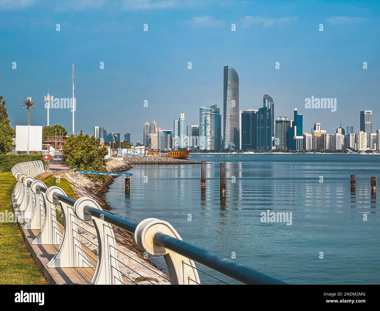 Abu Dhabi Corniche promenade in Al Marina, cycle and pedestrian ...