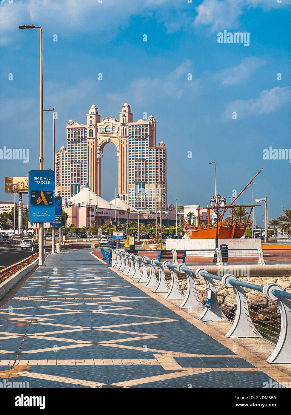 Corniche abu dhabi cycle hi-res stock photography and images - Alamy