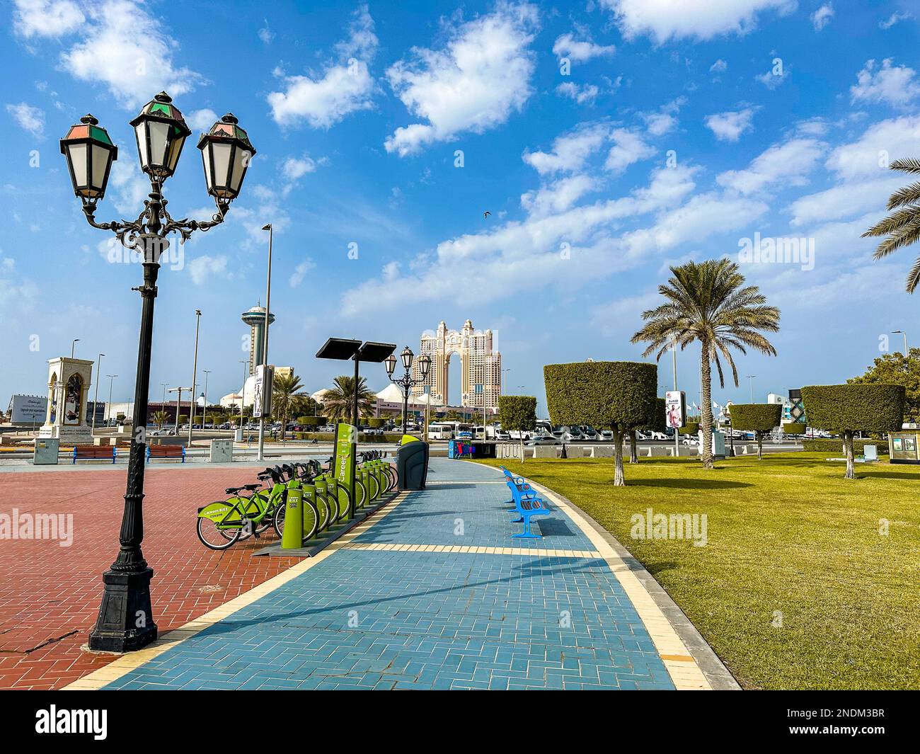 Corniche abu dhabi cycle hi-res stock photography and images - Alamy