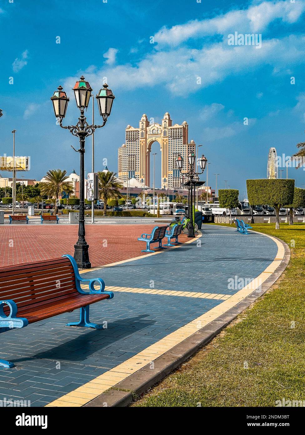 Corniche abu dhabi cycle hi-res stock photography and images - Alamy
