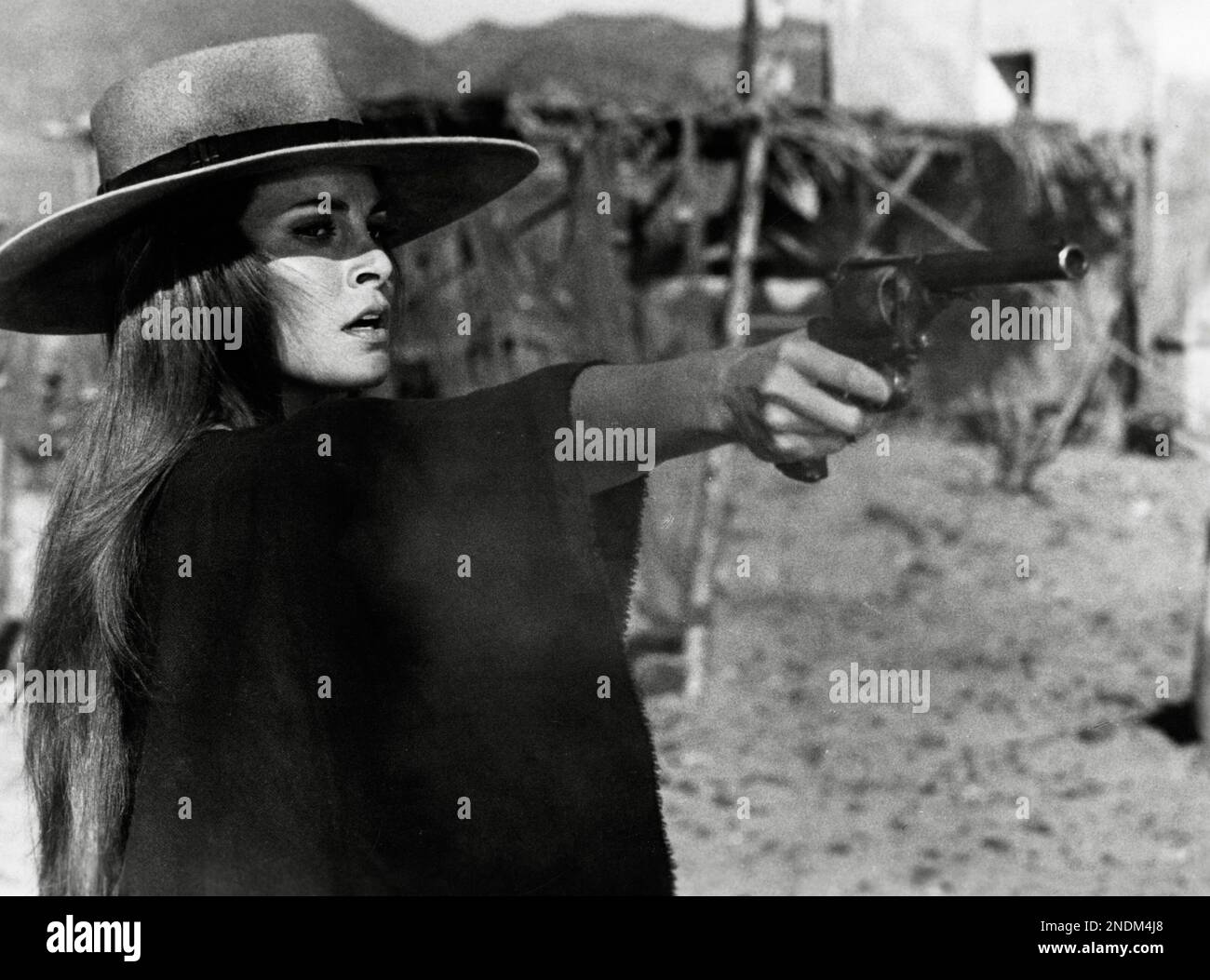 Raquel welch hannie caulder hi-res stock photography and images - Alamy
