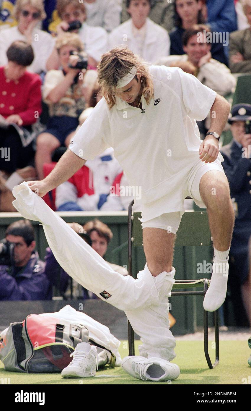 USA’s Andre Agassi strips off his white warm up suit to reveal an all ...