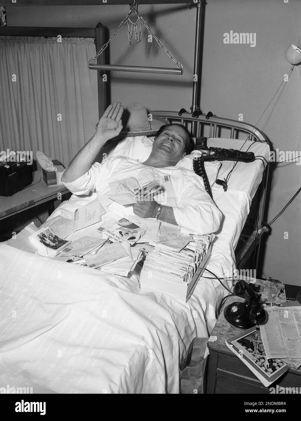 Duncan Renaldo, the “Cisco Kid” of television, smiles a hello to his ...