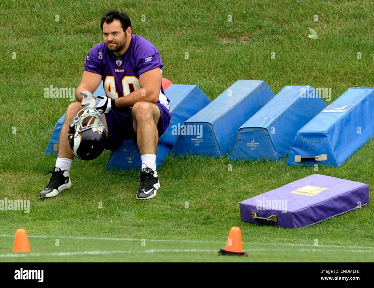 Minnesota Vikings tight end Jim Kleinsasser takes a break before drills ...
