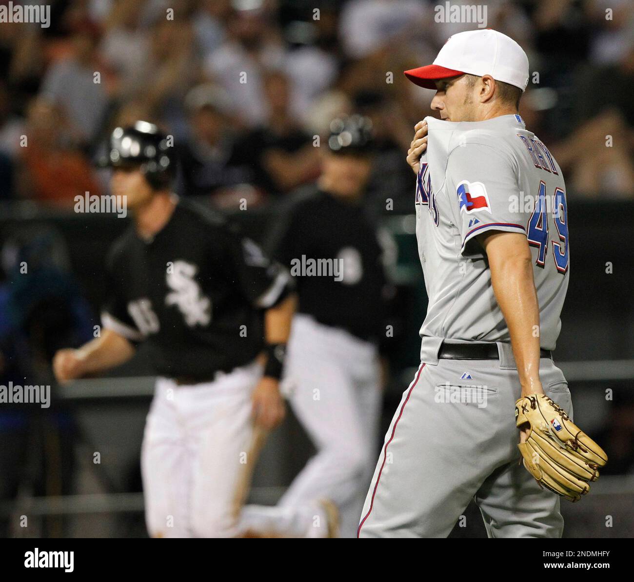 Texas Rangers relief pitcher Chris Ray, right, reacts after walking ...