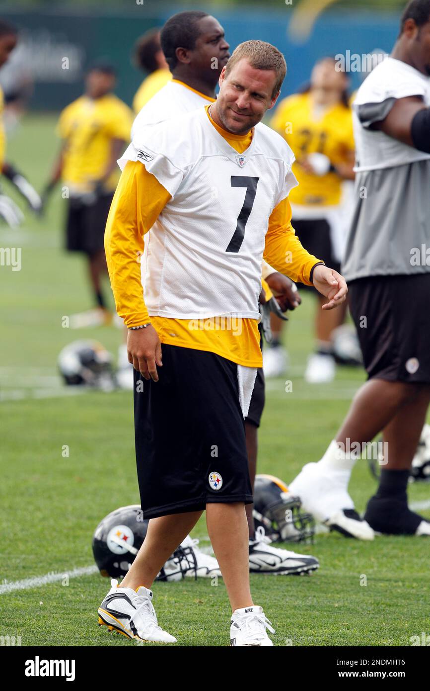 Pittsburgh Steelers quarterback Ben Roethlisberger (7) takes part in ...