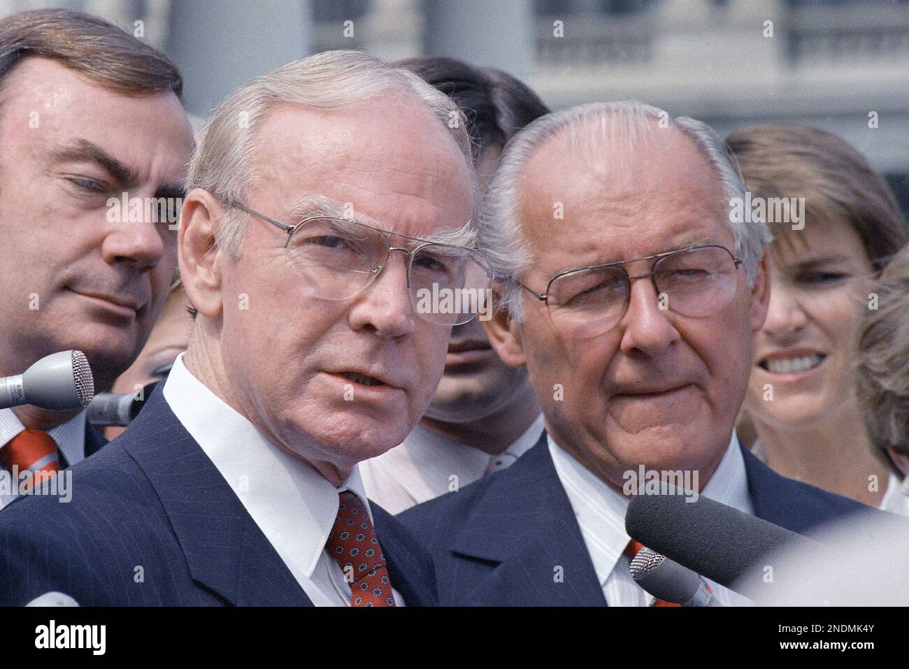 House Speaker Jim Wright of Texas, left, and House Minority Leader Robert Michel of Illinois ...