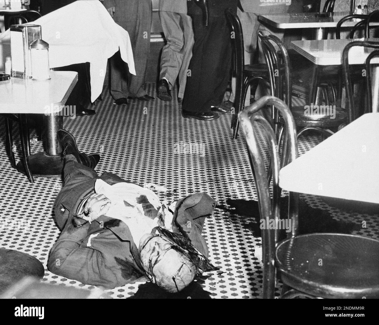 Willie Moretti’s bullet-ridden body lies on floor of restaurant in ...