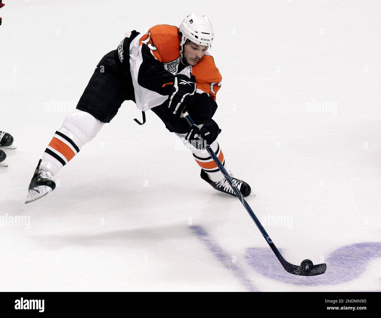 Philadelphia Flyers left wing Daniel Carcillo plays against the Chicago ...