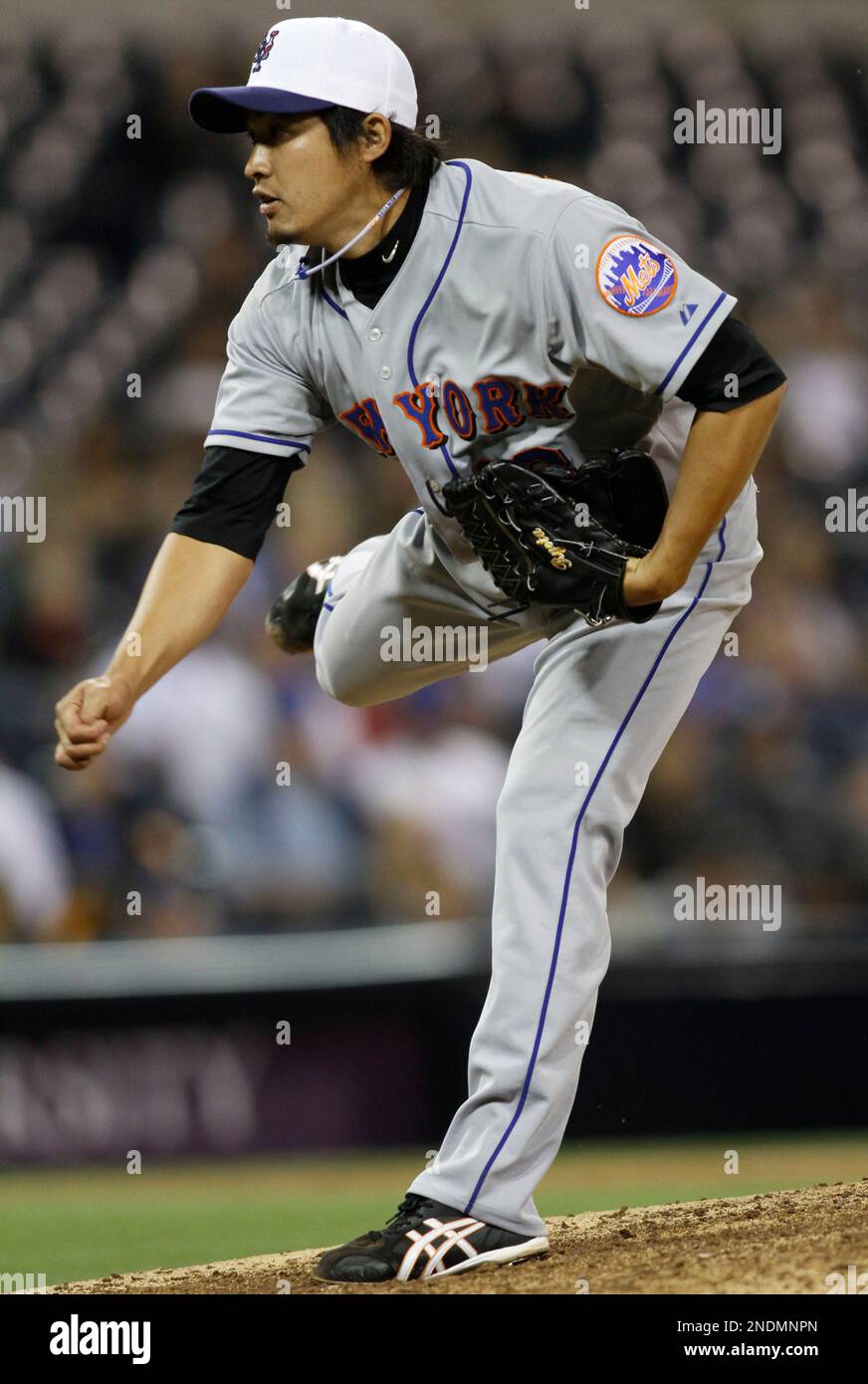 New York Mets pitcher Ryota Igarashi delivers a pitch during the sixth ...