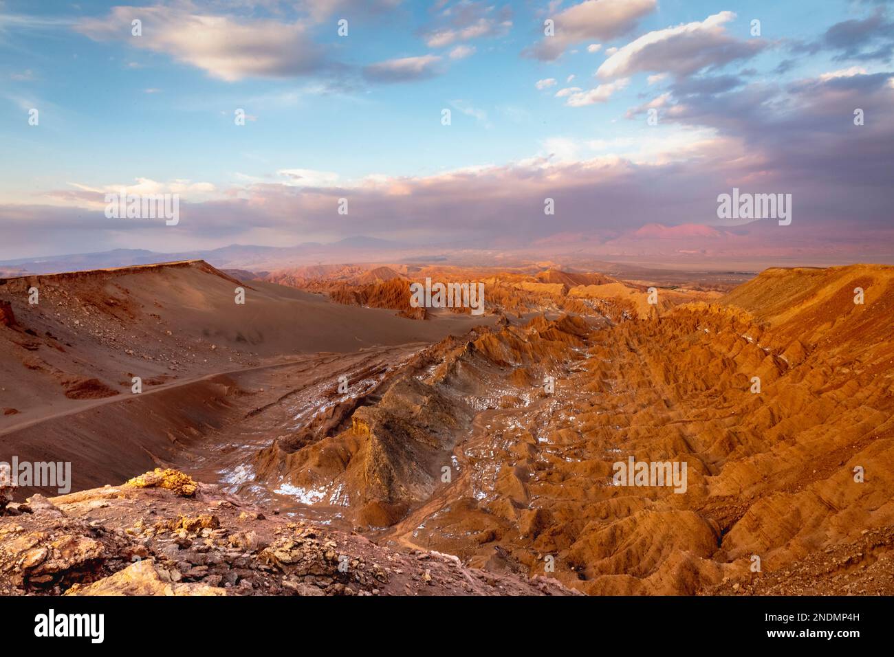 Dramatic moon mist hi-res stock photography and images - Alamy
