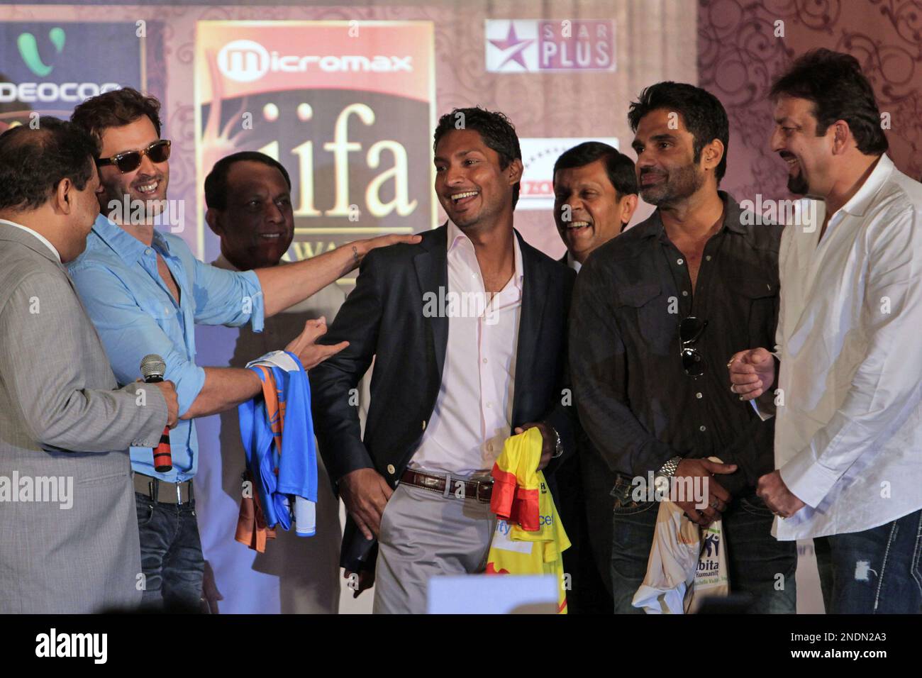 Sunil Dutt Funeral Salman Khan